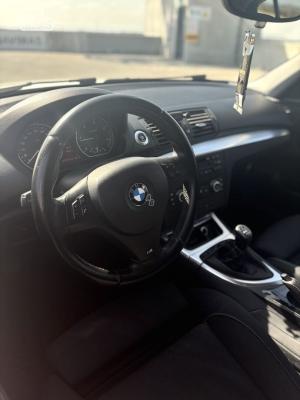 White BMW 118 2008 in Vilnius, with an engine capacity of 2.00 L and mileage of 284 thousand km for 3400 €, photo 18 on AUTOMOTO.COM.LV