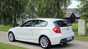 White BMW 118 2008 in Marijampole, with an engine capacity of 2.00 L and mileage of 205 thousand km for 3850 €, photo 6 on AUTOMOTO.COM.LV