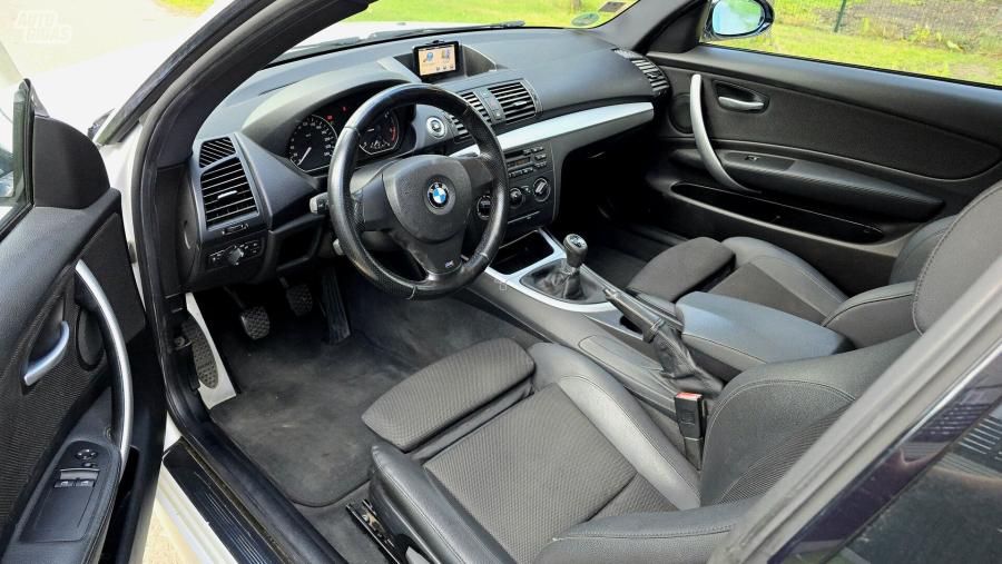White BMW 118 2008 in Marijampole, with an engine capacity of 2.00 L and mileage of 205 thousand km for 3850 €, photo 14 on AUTOMOTO.COM.LV