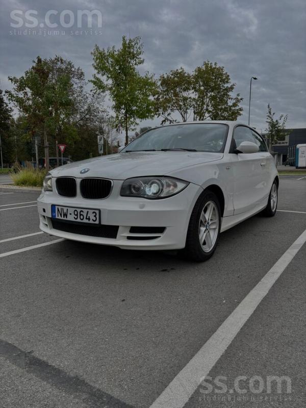White BMW 118 2008 in Riga, with an engine capacity of 2.00 L and mileage of 225 thousand km for 3500 €, photo 1 on AUTOMOTO.COM.LV