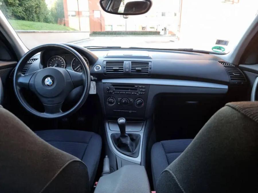 White BMW 118 2008 in Jekabpils, with an engine capacity of 2.00 L and mileage of 265 thousand km for 4250 €, photo 21 on AUTOMOTO.COM.LV