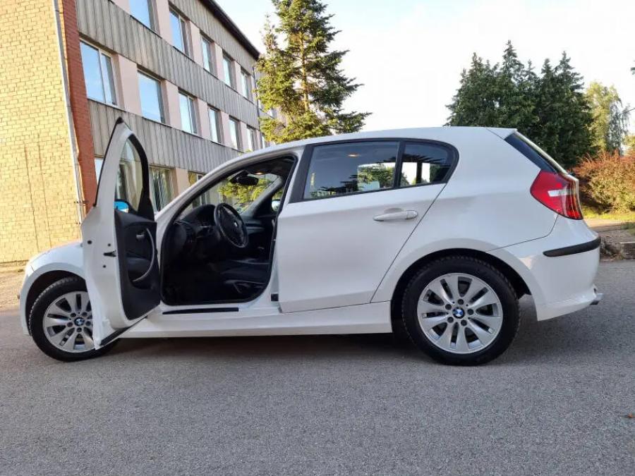 White BMW 118 2008 in Jekabpils, with an engine capacity of 2.00 L and mileage of 265 thousand km for 4250 €, photo 31 on AUTOMOTO.COM.LV