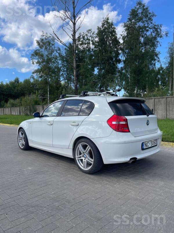 White BMW 118 2008 in Riga, with an engine capacity of 2.00 L and mileage of 300 thousand km for 4000 €, photo 3 on AUTOMOTO.COM.LV