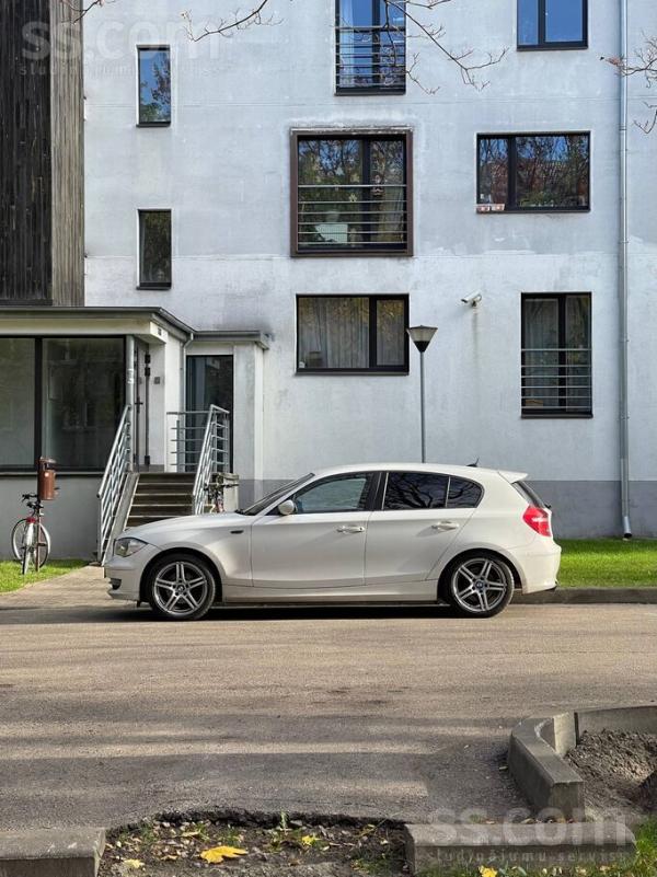 White BMW 118 2008 in Riga, with an engine capacity of 2.00 L and mileage of 300 thousand km for 4000 €, photo 10 on AUTOMOTO.COM.LV