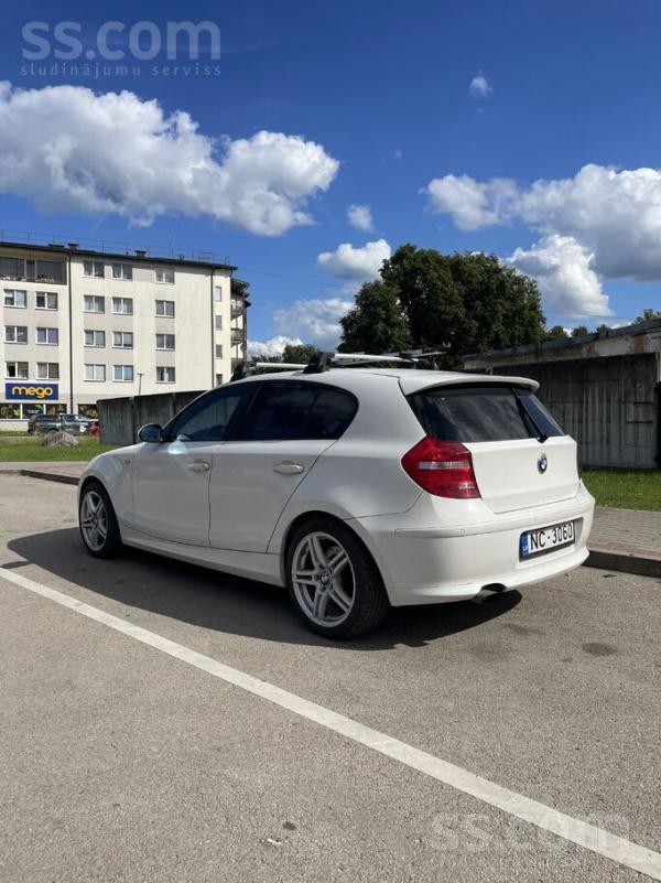 White BMW 118 2008 in Riga, with an engine capacity of 2.00 L and mileage of 301 thousand km for 3600 €, photo 3 on AUTOMOTO.COM.LV