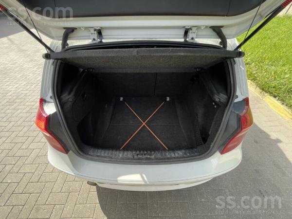 White BMW 118 2008 in Riga, with an engine capacity of 2.00 L and mileage of 301 thousand km for 3600 €, photo 6 on AUTOMOTO.COM.LV