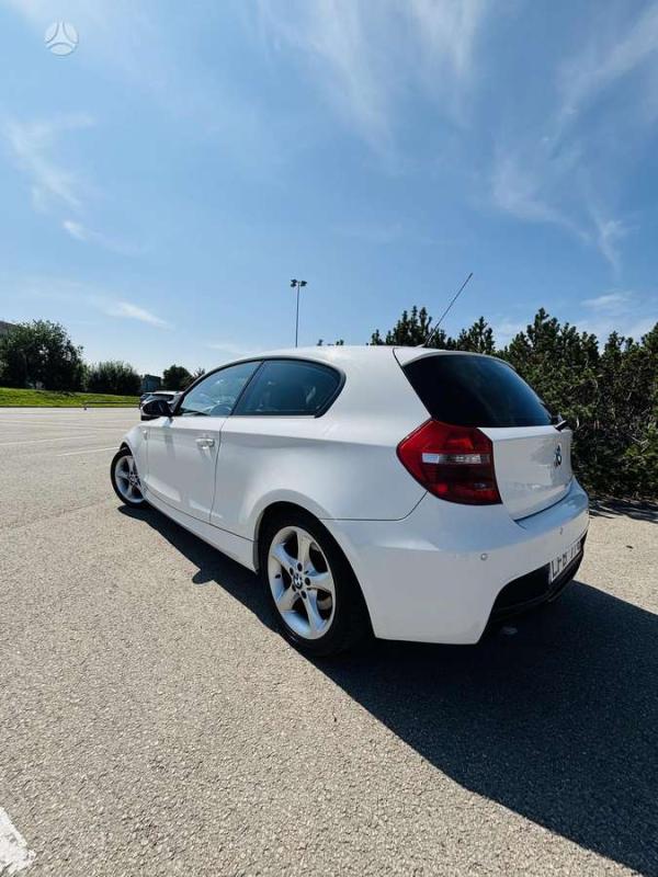БМВ 118 2008 в Шяуляй на AUTOMOTO.COM.LV Белый БМВ 118 2008 в Шяуляй, объемом двигателя 2.00 л и пробегом 277 тыс. км за 3850 €, фото 3 на AUTOMOTO.COM.LV