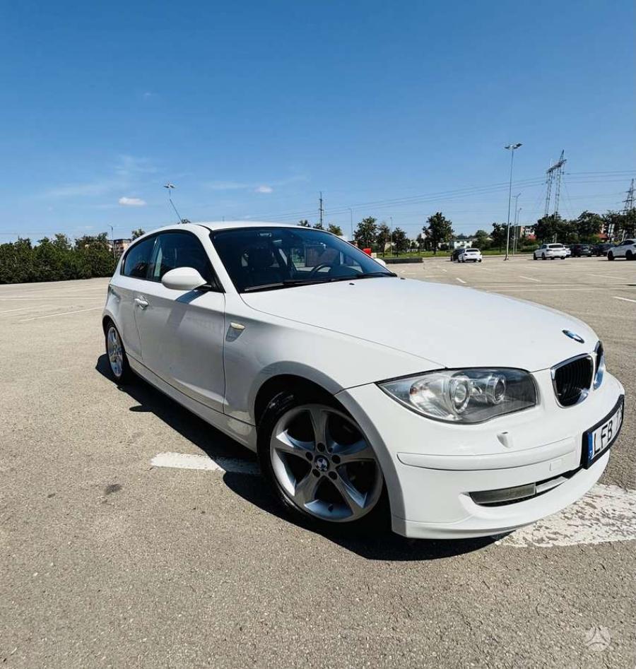 Balts BMW 118 2008 Šauļi, ar dzinēja tilpumu 2.00 L un nobraukumu 277 tūkst. km par 3850 €, foto 5 vietnē AUTOMOTO.COM.LV