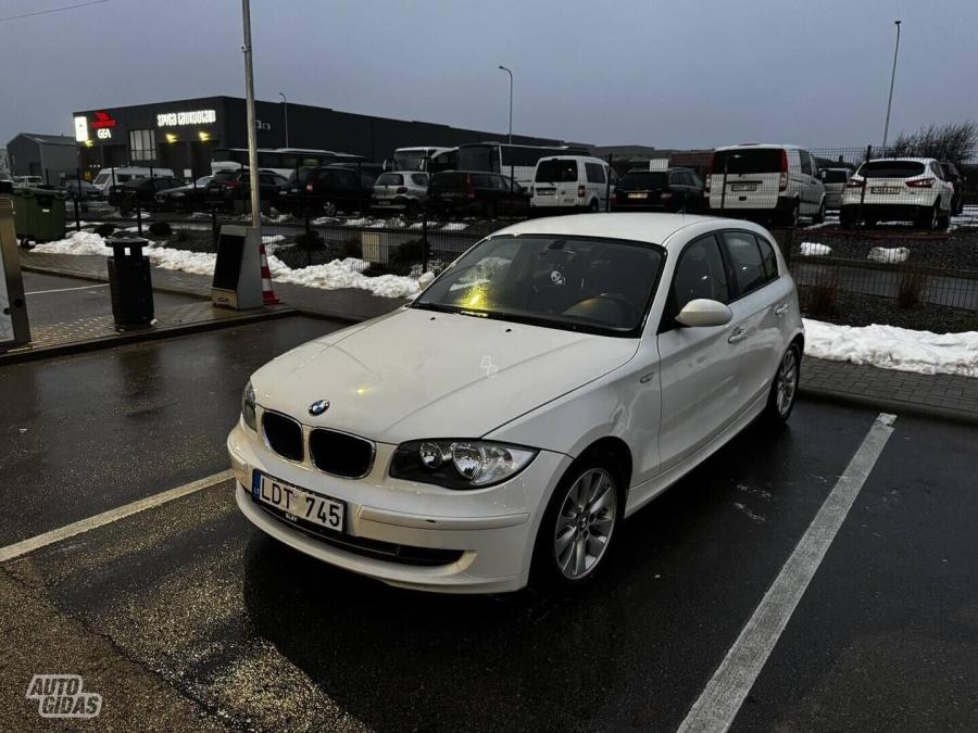 White BMW 118 2009 in Kaunas, with an engine capacity of 2.00 L and mileage of 271 thousand km for 2600 €, photo 2 on AUTOMOTO.COM.LV