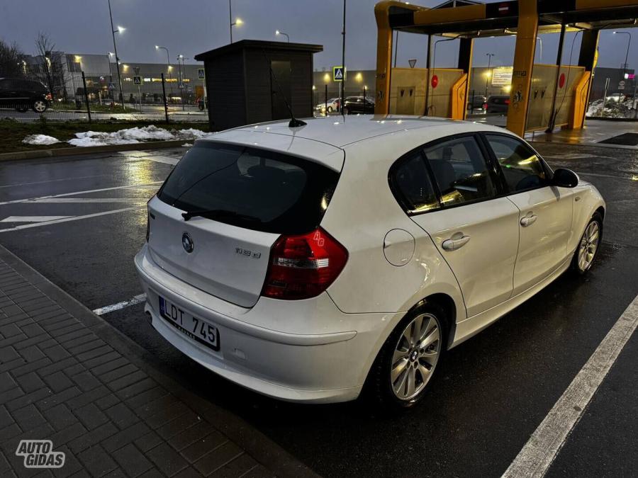 White BMW 118 2009 in Kaunas, with an engine capacity of 2.00 L and mileage of 271 thousand km for 2600 €, photo 5 on AUTOMOTO.COM.LV