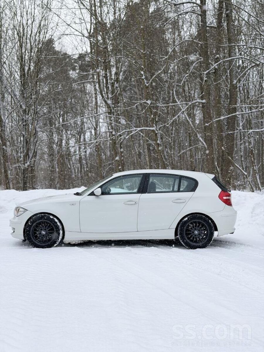 White BMW 118 2009 in Bauska, with an engine capacity of 2.00 L and mileage of 302 thousand km for 5195 €, photo 2 on AUTOMOTO.COM.LV