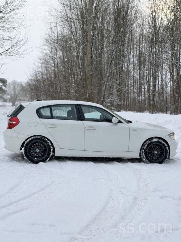 White BMW 118 2009 in Bauska, with an engine capacity of 2.00 L and mileage of 302 thousand km for 5195 €, photo 3 on AUTOMOTO.COM.LV