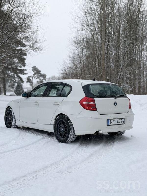 White BMW 118 2009 in Bauska, with an engine capacity of 2.00 L and mileage of 302 thousand km for 5195 €, photo 5 on AUTOMOTO.COM.LV