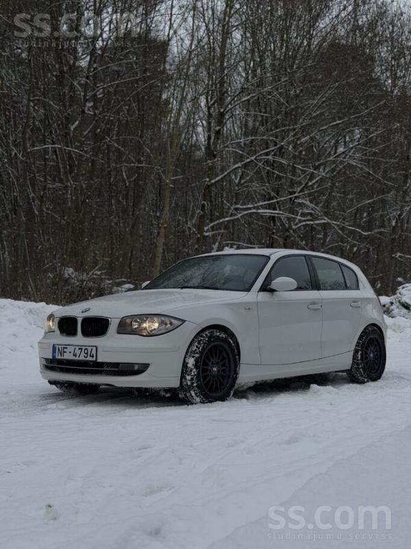 White BMW 118 2009 in Bauska, with an engine capacity of 2.00 L and mileage of 302 thousand km for 5195 €, photo 6 on AUTOMOTO.COM.LV