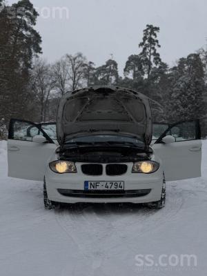 White BMW 118 2009 in Bauska, with an engine capacity of 2.00 L and mileage of 302 thousand km for 5195 €, photo 8 on AUTOMOTO.COM.LV