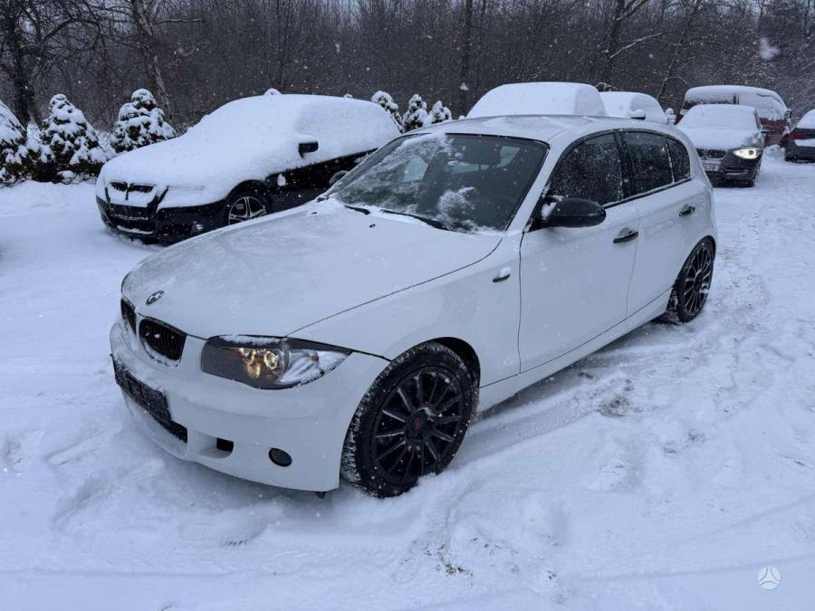 Balts BMW 118 2009 Kauņa, ar dzinēja tilpumu 2.00 L un nobraukumu 251 tūkst. km par 3950 €, foto 1 vietnē AUTOMOTO.COM.LV
