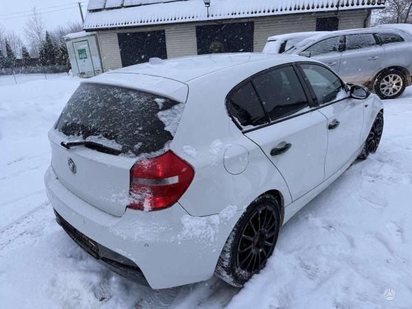Balts BMW 118 2009 Kauņa, ar dzinēja tilpumu 2.00 L un nobraukumu 251 tūkst. km par 3950 €, foto 4 vietnē AUTOMOTO.COM.LV