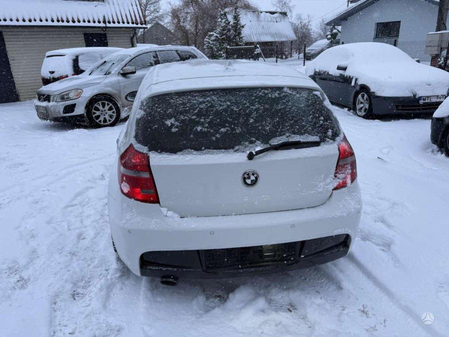 Balts BMW 118 2009 Kauņa, ar dzinēja tilpumu 2.00 L un nobraukumu 251 tūkst. km par 3950 €, foto 5 vietnē AUTOMOTO.COM.LV