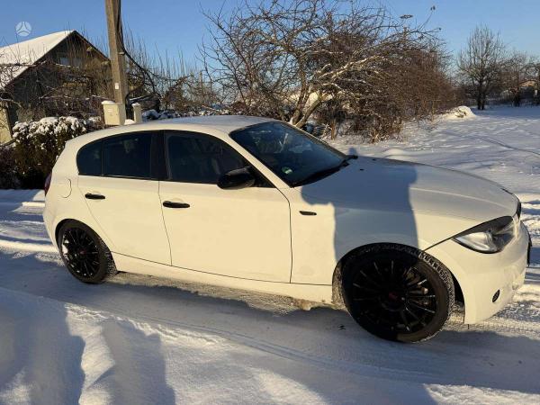 White BMW 118 2009 in Kaunas, with an engine capacity of 2.00 L and mileage of 251 thousand km for 3750 €, photo 4 on AUTOMOTO.COM.LV