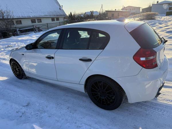 White BMW 118 2009 in Kaunas, with an engine capacity of 2.00 L and mileage of 251 thousand km for 3750 €, photo 7 on AUTOMOTO.COM.LV