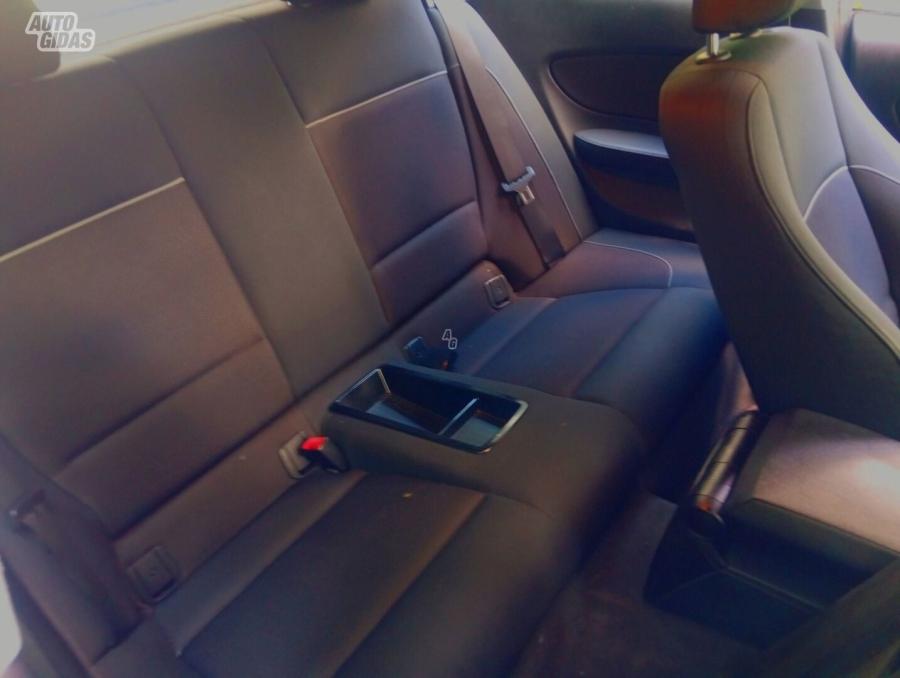 White BMW 118 2009 in Vilnius, with an engine capacity of 1.80 L and mileage of 400 thousand km for 2800 €, photo 9 on AUTOMOTO.COM.LV