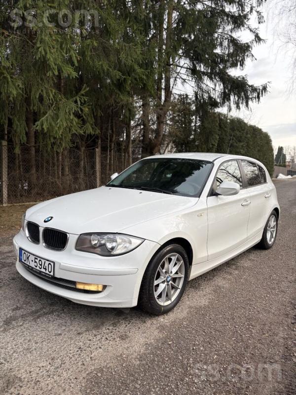White BMW 118 2009 in Jelgava, with an engine capacity of 2.00 L and mileage of 265 thousand km for 3650 €, photo 1 on AUTOMOTO.COM.LV