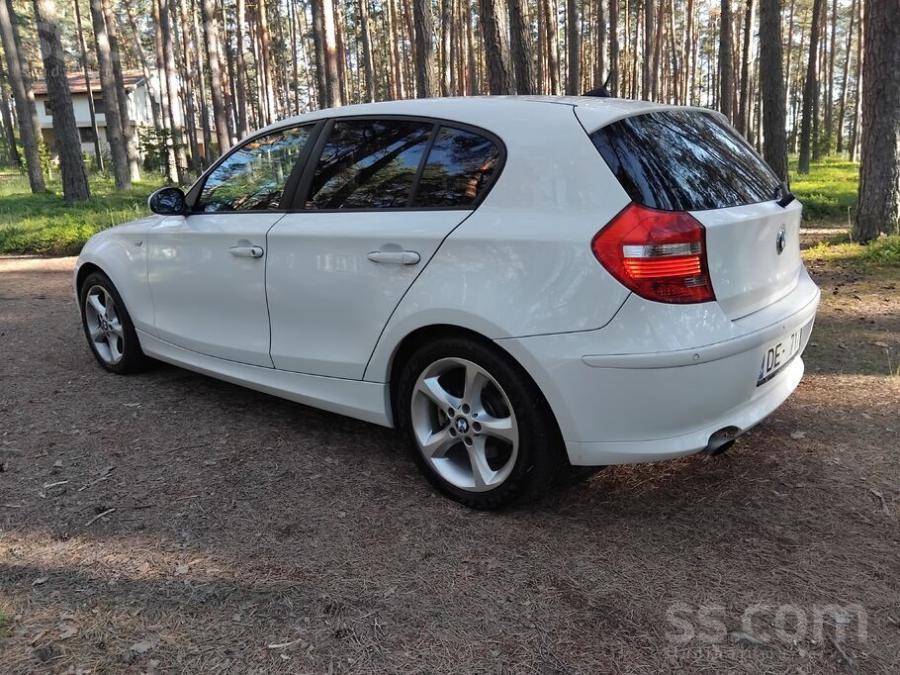 White BMW 118 2009 in Riga, with an engine capacity of 2.00 L and mileage of 232 thousand km for 4100 €, photo 6 on AUTOMOTO.COM.LV