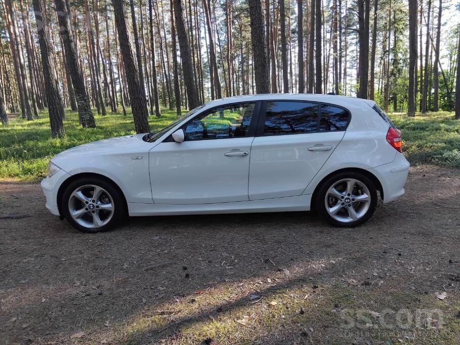 White BMW 118 2009 in Riga, with an engine capacity of 2.00 L and mileage of 232 thousand km for 4100 €, photo 7 on AUTOMOTO.COM.LV