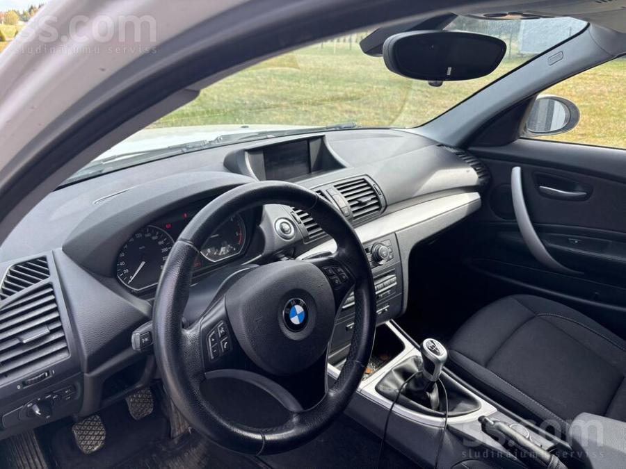 White BMW 118 2009 in Riga, with an engine capacity of 2.00 L and mileage of 232 thousand km for 4100 €, photo 12 on AUTOMOTO.COM.LV