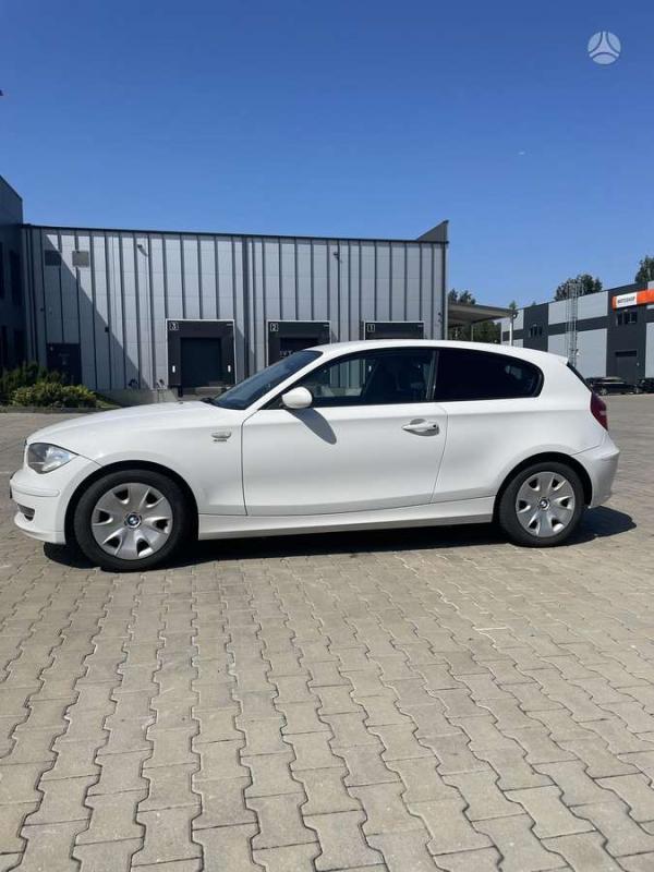 Balts BMW 118 2009 Viļņa, ar dzinēja tilpumu 1.60 L un nobraukumu 224 tūkst. km par 2600 €, foto 2 vietnē AUTOMOTO.COM.LV