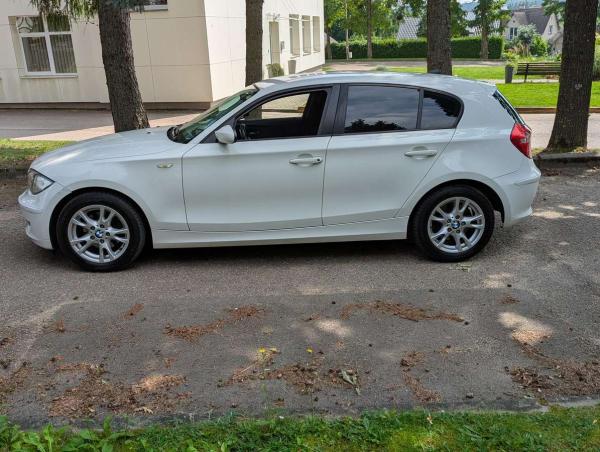 White BMW 118 2009 in Prienai, with an engine capacity of 2.00 L and mileage of 273 thousand km for 4150 €, photo 4 on AUTOMOTO.COM.LV