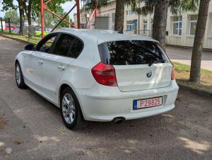 White BMW 118 2009 in Prienai, with an engine capacity of 2.00 L and mileage of 273 thousand km for 4150 €, photo 6 on AUTOMOTO.COM.LV