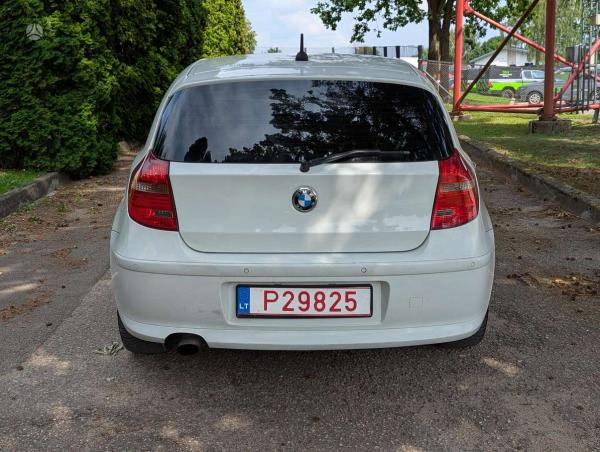White BMW 118 2009 in Prienai, with an engine capacity of 2.00 L and mileage of 273 thousand km for 4150 €, photo 6 on AUTOMOTO.COM.LV