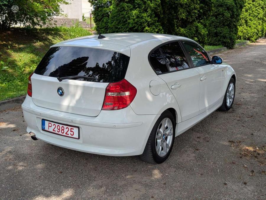 White BMW 118 2009 in Prienai, with an engine capacity of 2.00 L and mileage of 273 thousand km for 4150 €, photo 8 on AUTOMOTO.COM.LV