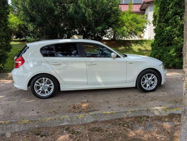 White BMW 118 2009 in Prienai, with an engine capacity of 2.00 L and mileage of 273 thousand km for 4150 €, photo 8 on AUTOMOTO.COM.LV