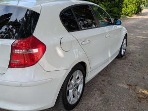 White BMW 118 2009 in Prienai, with an engine capacity of 2.00 L and mileage of 273 thousand km for 4150 €, photo 10 on AUTOMOTO.COM.LV