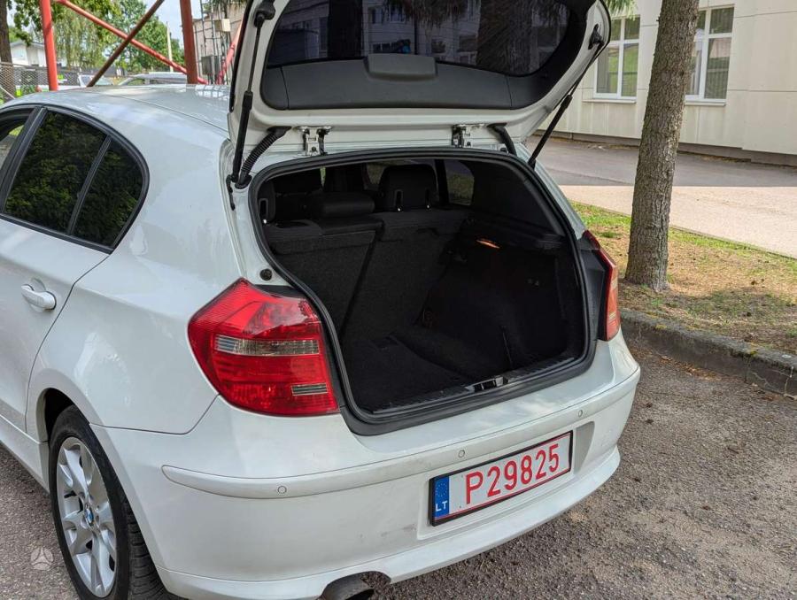 White BMW 118 2009 in Prienai, with an engine capacity of 2.00 L and mileage of 273 thousand km for 4150 €, photo 12 on AUTOMOTO.COM.LV