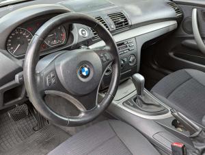 White BMW 118 2009 in Prienai, with an engine capacity of 2.00 L and mileage of 273 thousand km for 4150 €, photo 16 on AUTOMOTO.COM.LV