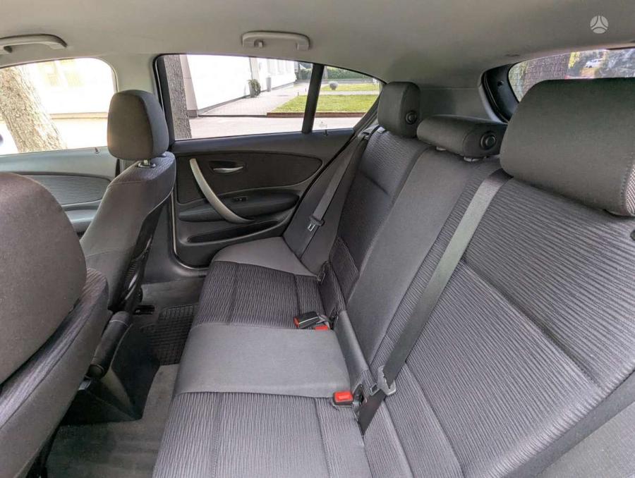 White BMW 118 2009 in Prienai, with an engine capacity of 2.00 L and mileage of 273 thousand km for 4150 €, photo 18 on AUTOMOTO.COM.LV