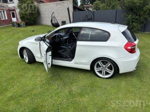 White BMW 118 2009 in Liepaja, with an engine capacity of 2.00 L and mileage of 231 thousand km for 3700 €, photo 7 on AUTOMOTO.COM.LV