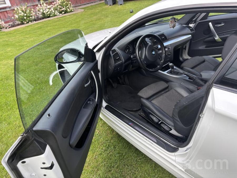White BMW 118 2009 in Liepaja, with an engine capacity of 2.00 L and mileage of 231 thousand km for 3700 €, photo 9 on AUTOMOTO.COM.LV