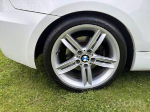 White BMW 118 2009 in Liepaja, with an engine capacity of 2.00 L and mileage of 231 thousand km for 3700 €, photo 10 on AUTOMOTO.COM.LV