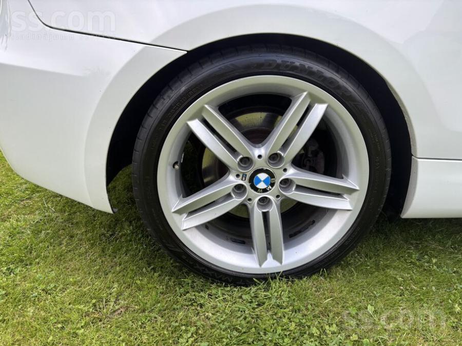 White BMW 118 2009 in Liepaja, with an engine capacity of 2.00 L and mileage of 231 thousand km for 3700 €, photo 10 on AUTOMOTO.COM.LV