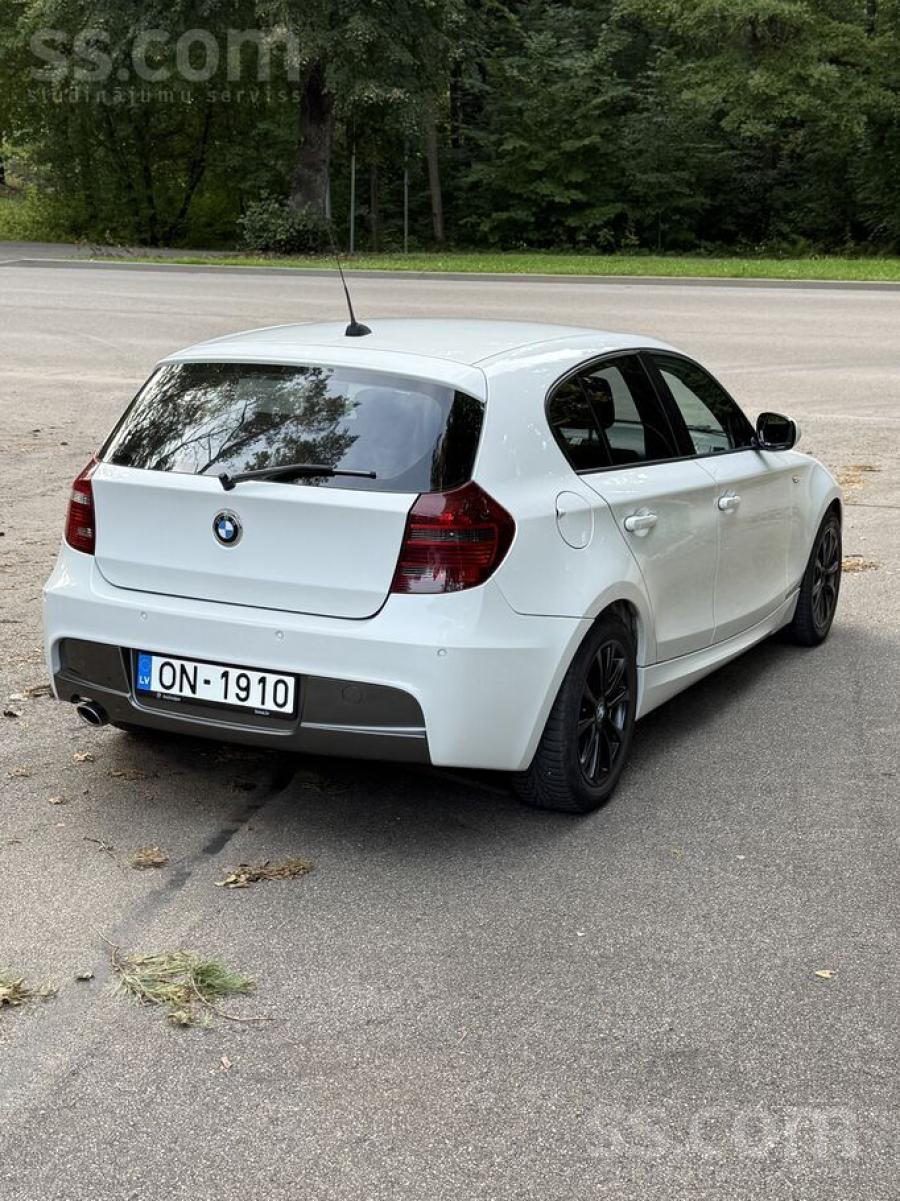 White BMW 118 2009 in Ogre, with an engine capacity of 2.00 L and mileage of 265 thousand km for 3900 €, photo 3 on AUTOMOTO.COM.LV