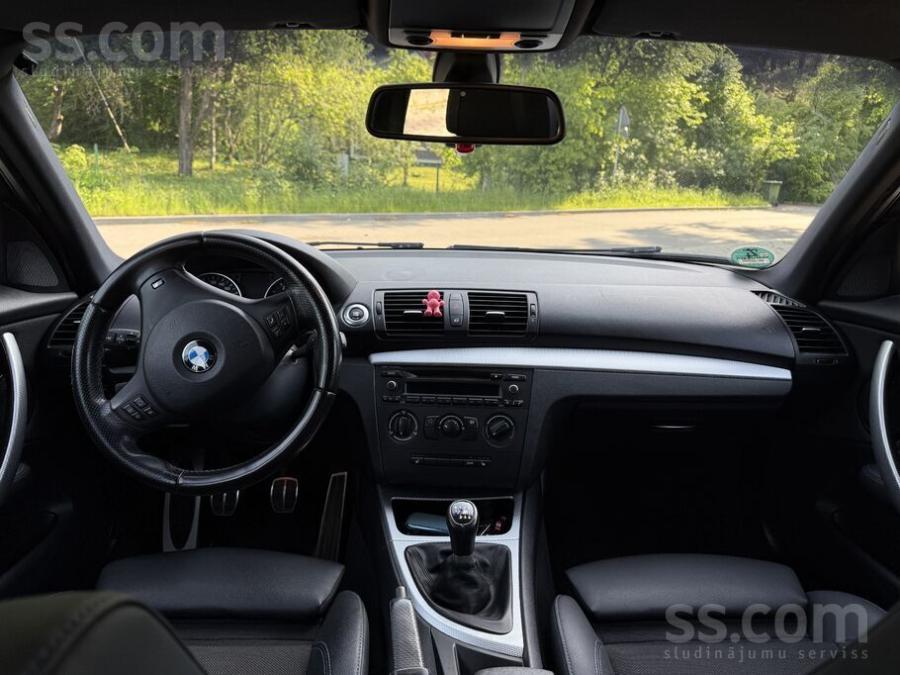 White BMW 118 2009 in Ogre, with an engine capacity of 2.00 L and mileage of 265 thousand km for 3900 €, photo 6 on AUTOMOTO.COM.LV
