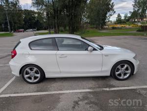 Белый БМВ 118 2009 в Рига, объемом двигателя 2.00 л и пробегом 263 тыс. км за 3100 €, фото 3 на AUTOMOTO.COM.LV