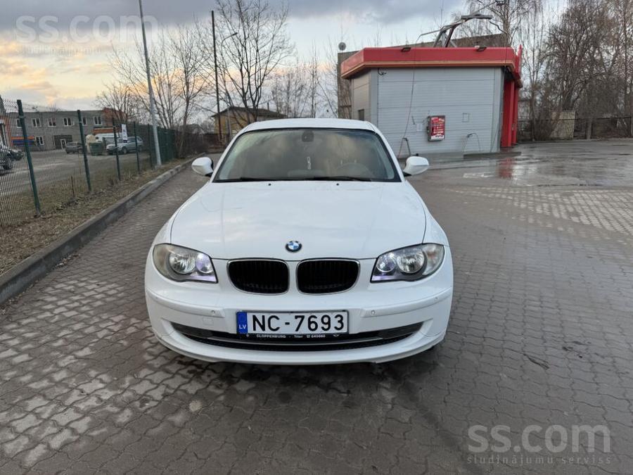 White BMW 118 2010 in Dobele, with an engine capacity of 2.00 L and mileage of 0 thousand km for 3300 €, photo 3 on AUTOMOTO.COM.LV