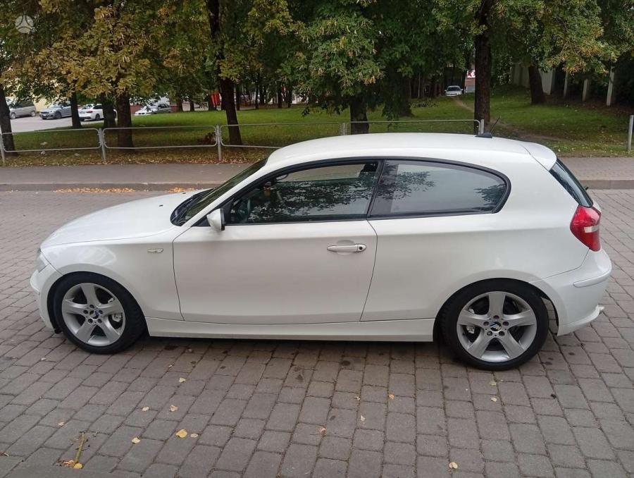 Белый БМВ 118 2010 в Кедайняй, объемом двигателя 1.80 л и пробегом 400 тыс. км за 2400 €, фото 7 на AUTOMOTO.COM.LV