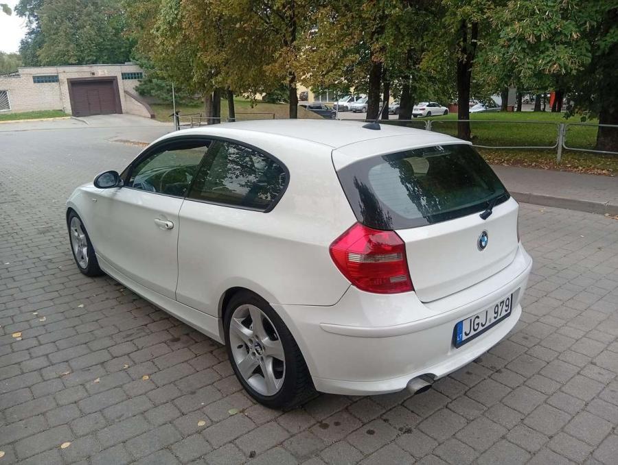 Белый БМВ 118 2010 в Кедайняй, объемом двигателя 1.80 л и пробегом 400 тыс. км за 2400 €, фото 8 на AUTOMOTO.COM.LV