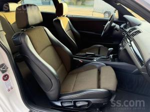White BMW 118 2011 in Cesis, with an engine capacity of 2.00 L and mileage of 282 thousand km for 5890 €, photo 12 on AUTOMOTO.COM.LV